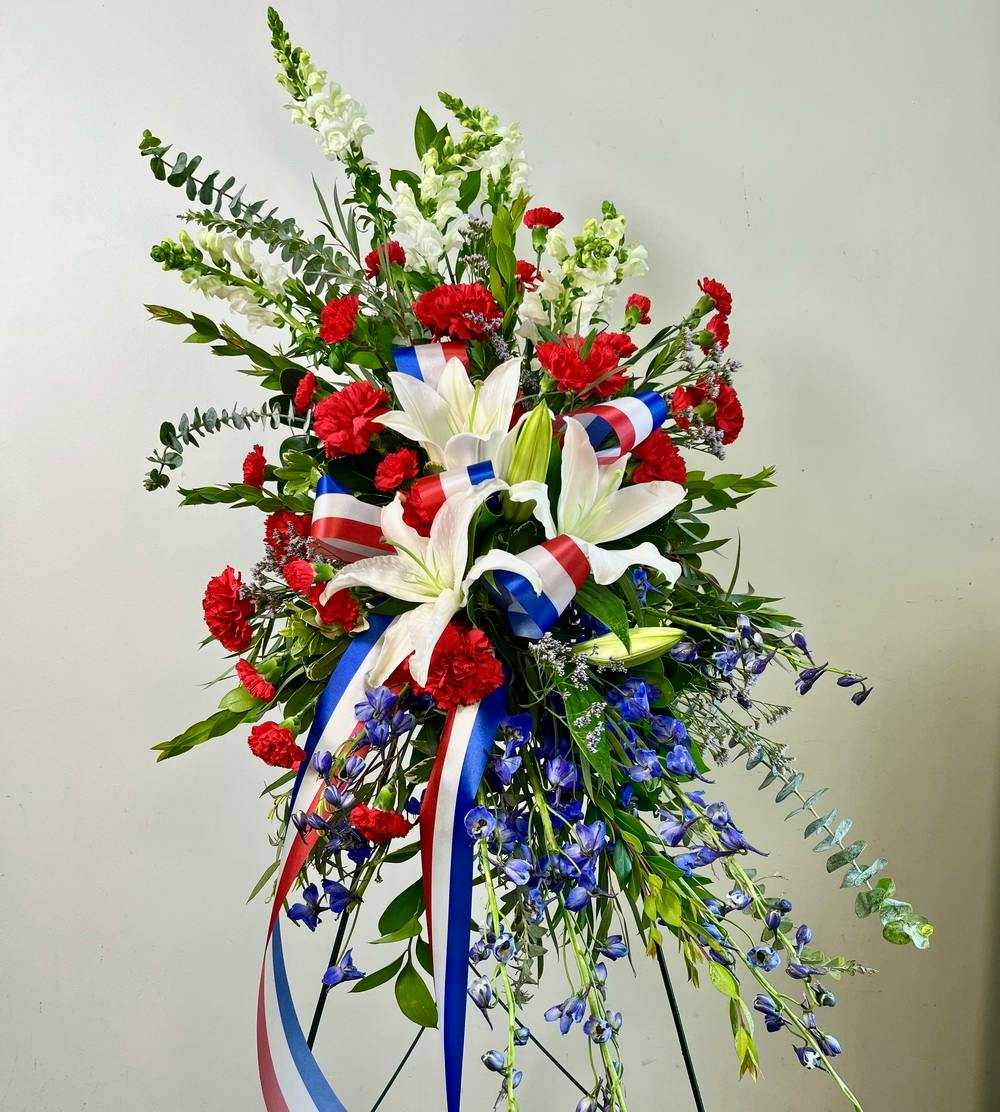 Sacred Duty Spray | Roanoke (VA) Patriotic Sympathy Flowers | George's ...