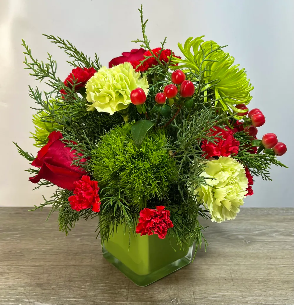 Mistletoe Kiss | Roanoke (VA) Christmas Flower Delivery | George's Flowers